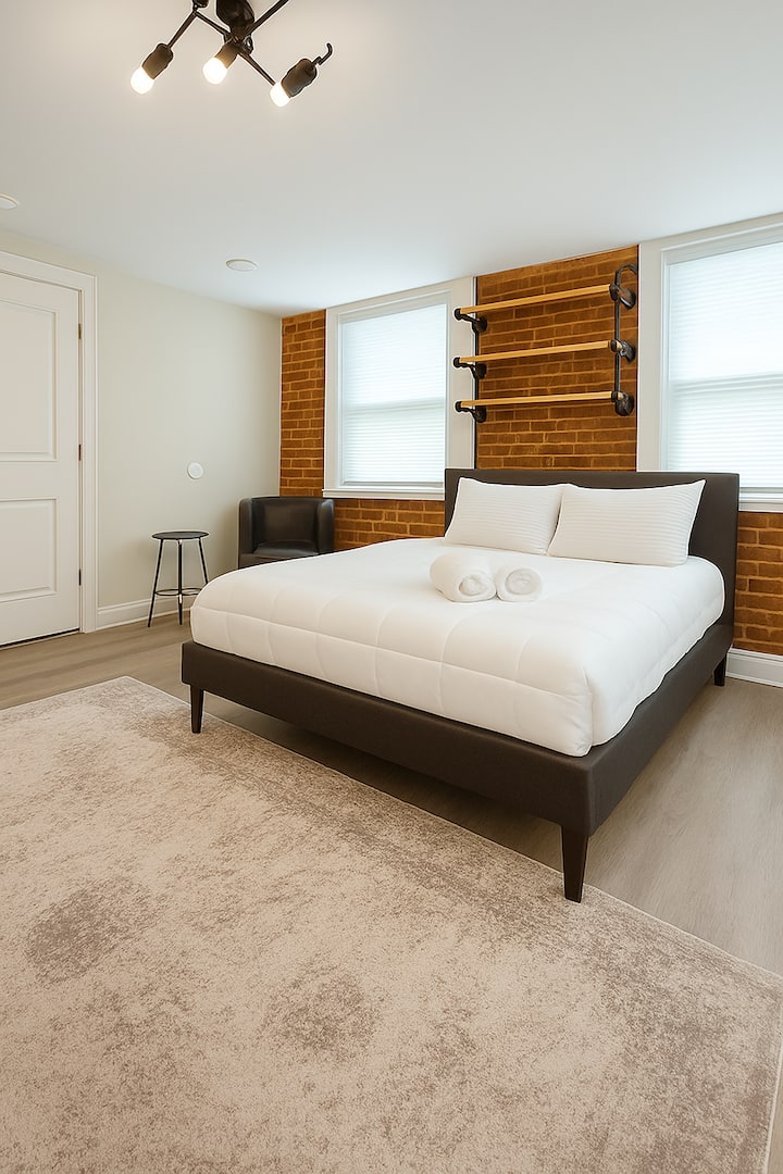 The Brick Downtown | Yale Walk | Sallys Apizza - New Haven, CT