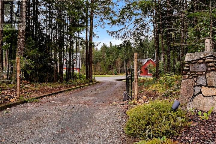 Charming Loft Suite, Nanoose Bc - パークスビル