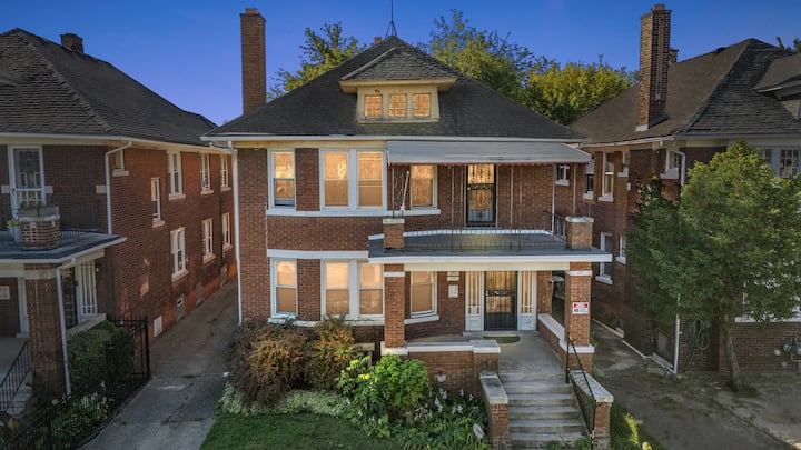 Stylish Detroit Getaway - Detroit, MI