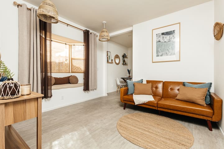 Beach Bungalow: Steps To Pier, Promenade, & Dining - Santa Monica, CA