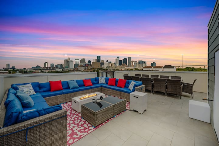 Wild Eclectic Retreat | Skyline Views + Roof Deck - Houston, TX