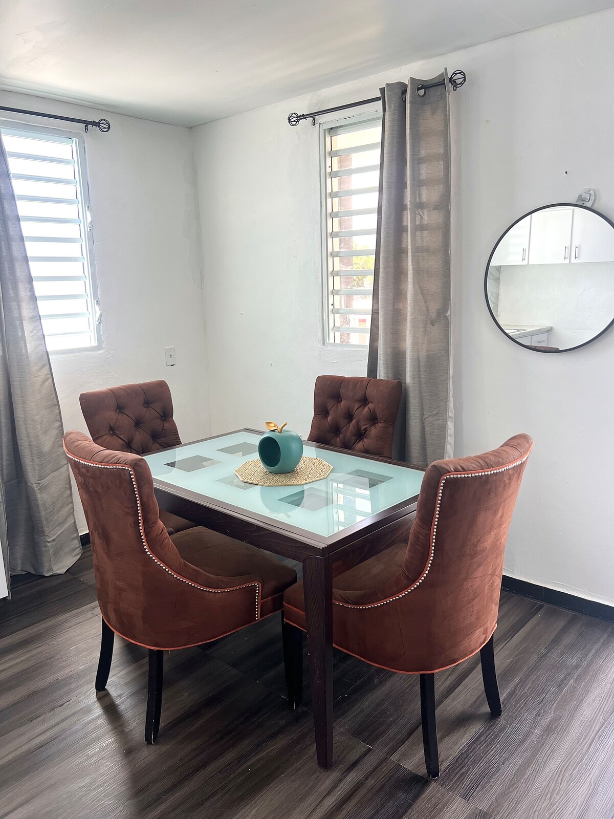 Stylish 2 BR w/pool/balcony/& parking near airport - Airbnb