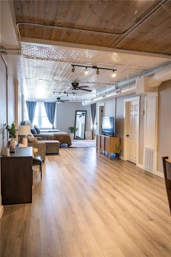 Spacious Studio In Historic Downtown Hindsville - Withrow Springs State Park, Huntsville