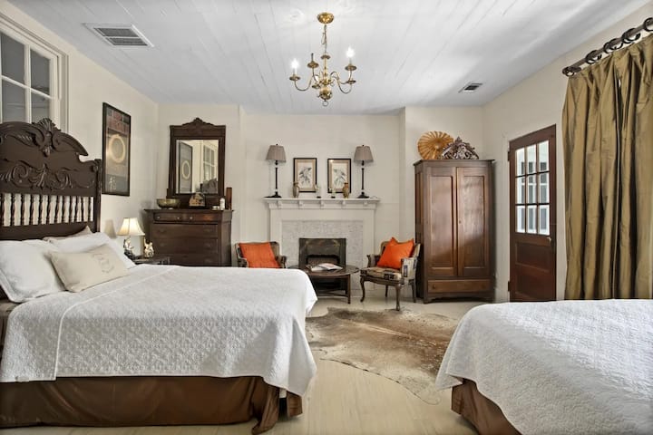 The Good Fortune Room At The Bay - Hattiesburg, MS