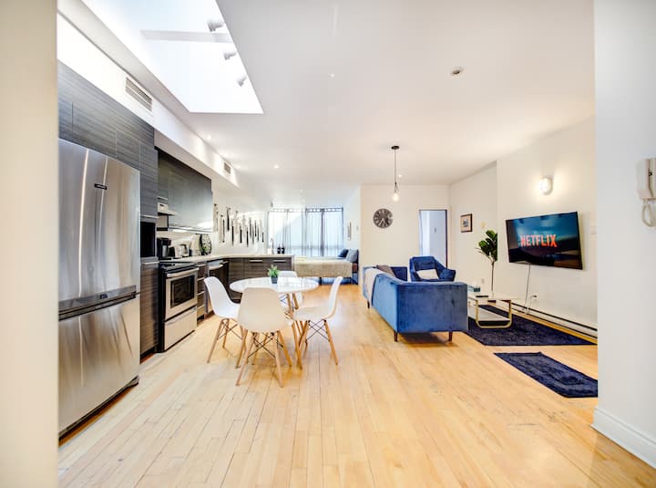 Bright & Rustic Loft | Parking Available $15/24h - Montreal