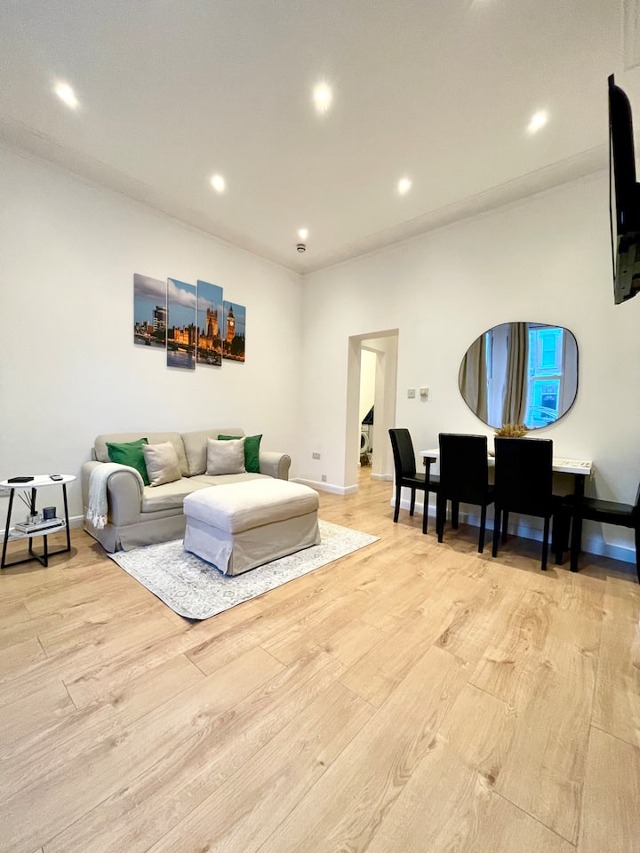 1 Bdr Flat-super Transport Links To Central London - London