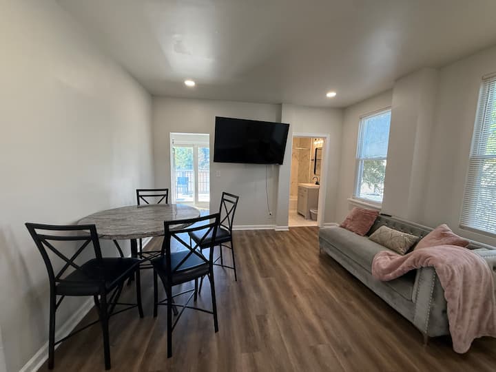 Entire Home Retreat |Queen Bed| Peaceful Stay - Towson, MD