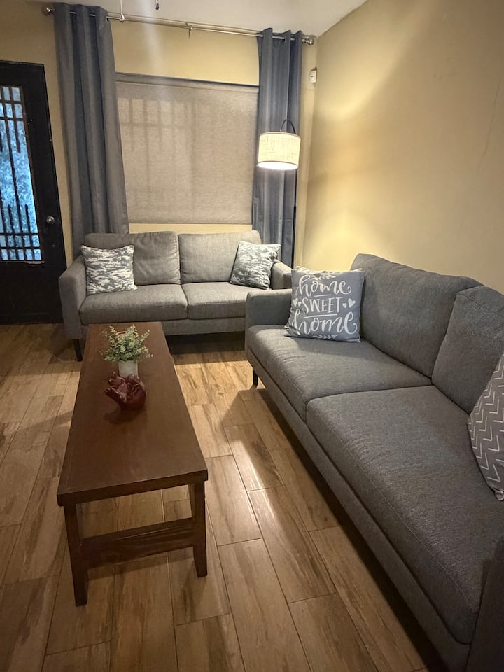Stylish Modern Home | Walk To Train & Bbva Stadium - Monterrey