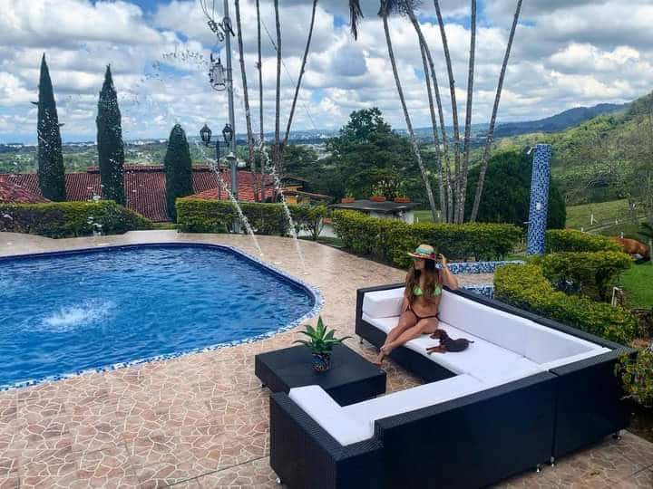 Exclusiva Granja En El Quindio - Armenia, Colombia