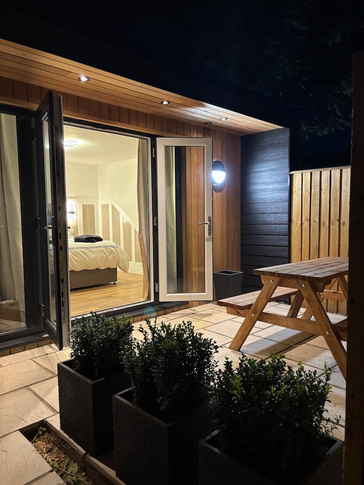 Stylish Garden Pod Lodges - Cambrige (UK)