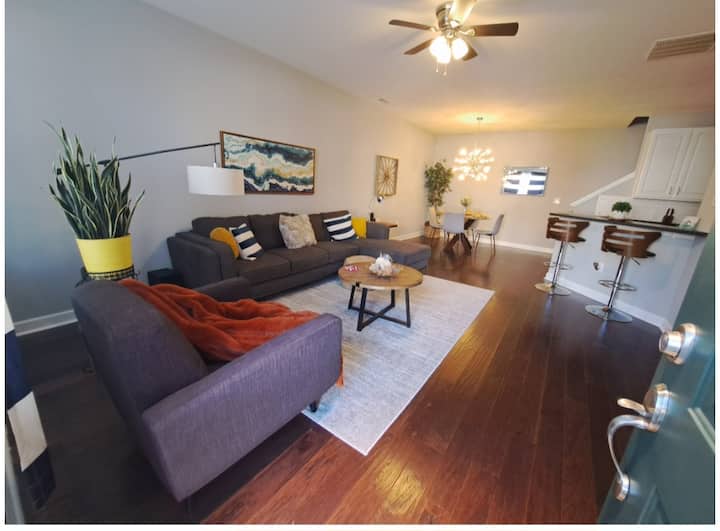 Modern 2-story Condo L Carmel/indy Border - Zionsville, IN