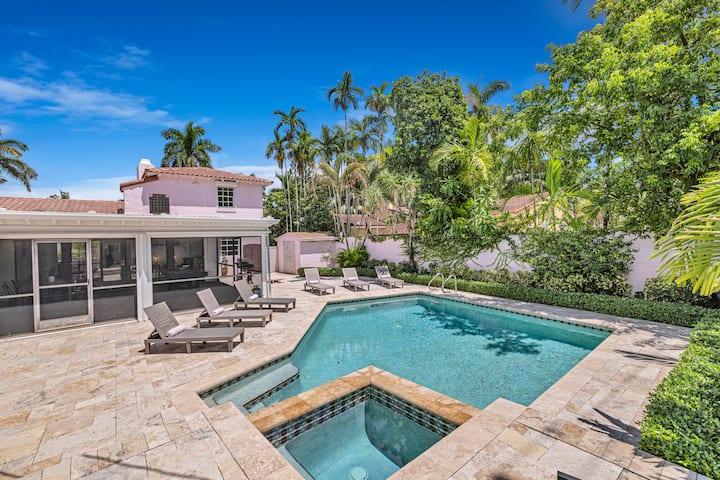 Stunning Tropical Getaway Steps To The Beach- Pool - Hollywood, FL
