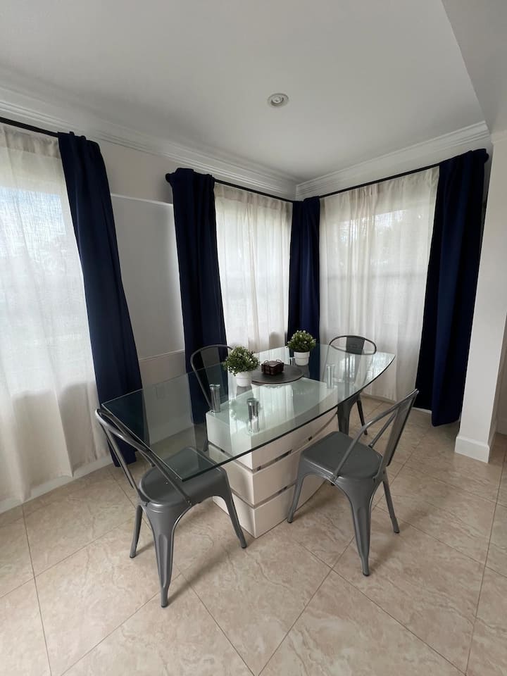 Private Br - Hollywood 1.
Airport/cruises 10 Mins. - Hollywood, FL