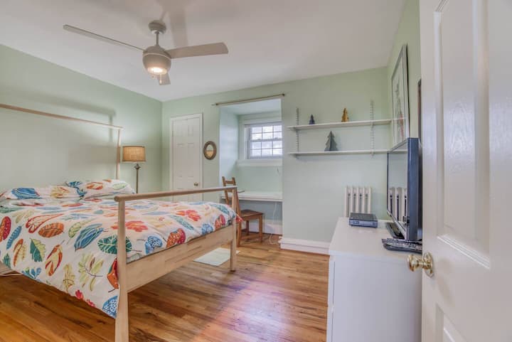 Cozy Light-filled Charles Village, Jhu Apt - Baltimore, MD