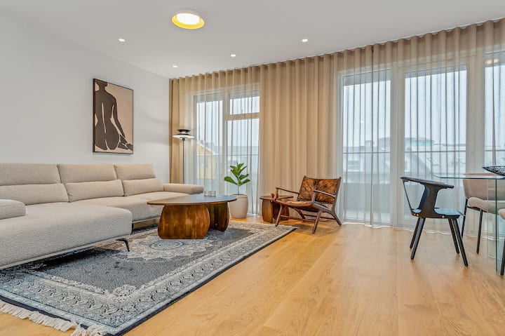 Luxury 3br •  2bth• Hot Tub • Northern Lights View - Reykjavik