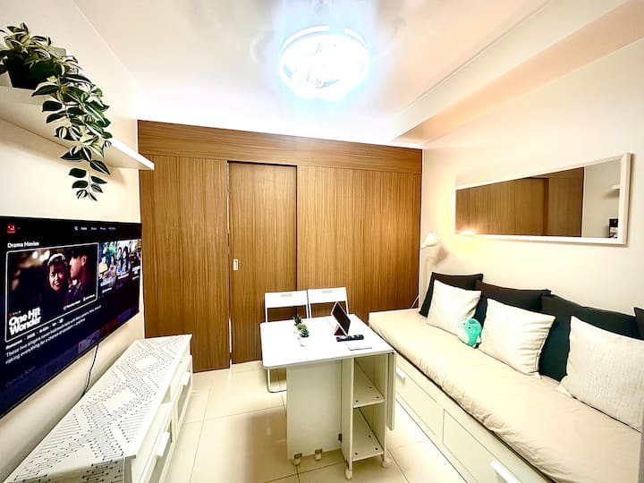 Modern Condo W/ Balcony, Wi-fi, Pool At Makati - Makati