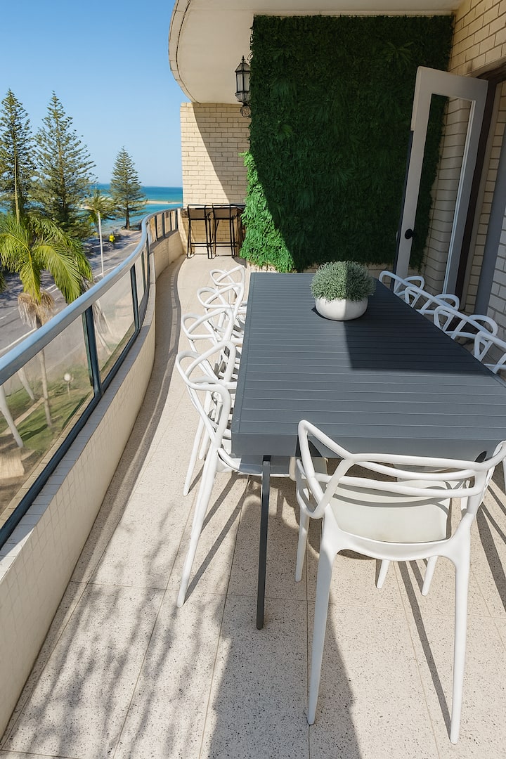 Expansive Modern Apartment Steps From The Water - The Entrance