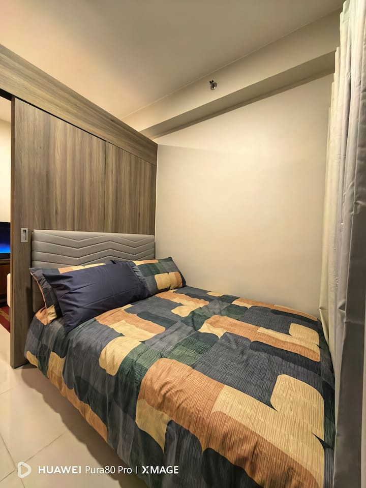 Fame 3 Highway Hills Condo For You! - Pasig