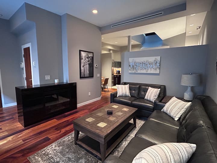 Chic Downtown 1br | Steps To West 6th & 9th - Cleveland, OH