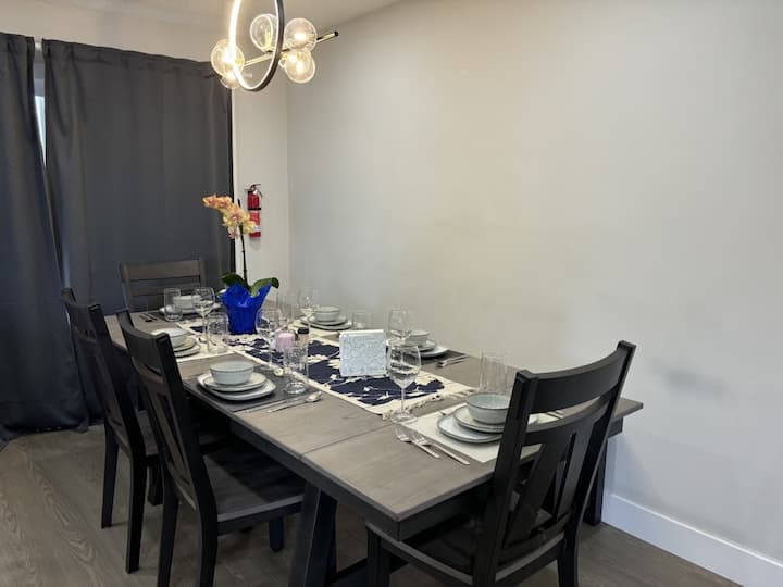 Cozy 3-bedroom Suite In Surrey - サレー