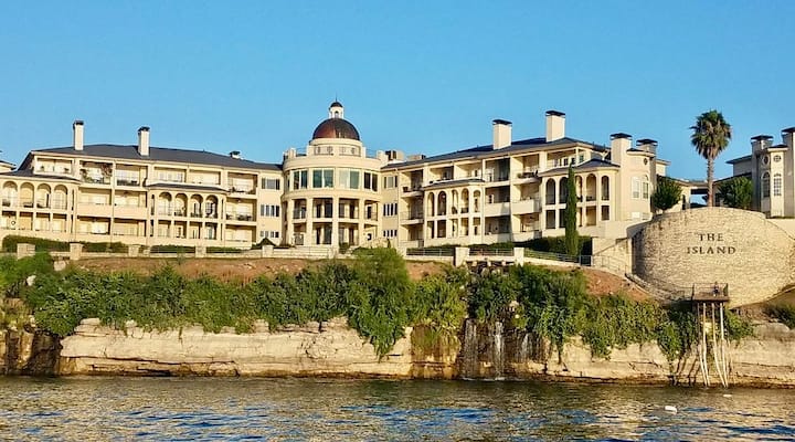 Resort Condo On A Private Island Gym Sauna Boat - Lago Vista, TX