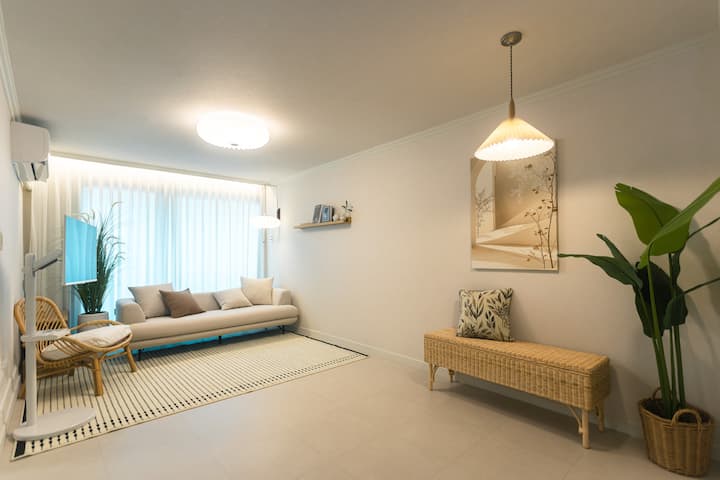 프리미엄 넓은집, 홍대 명동 종로, 공항철도 Dmc역 3분, 3br 2ba, 친구가족 모임 - Seoul