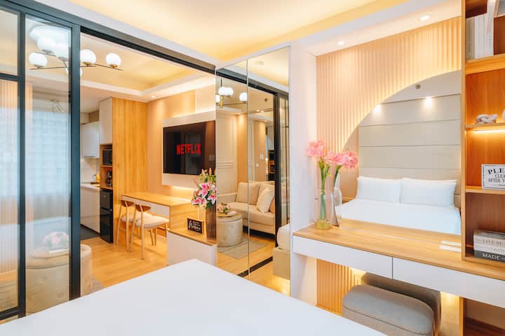 "Homey Bay View & Balcony Suite Near Naia & Moa" - Metro Manila