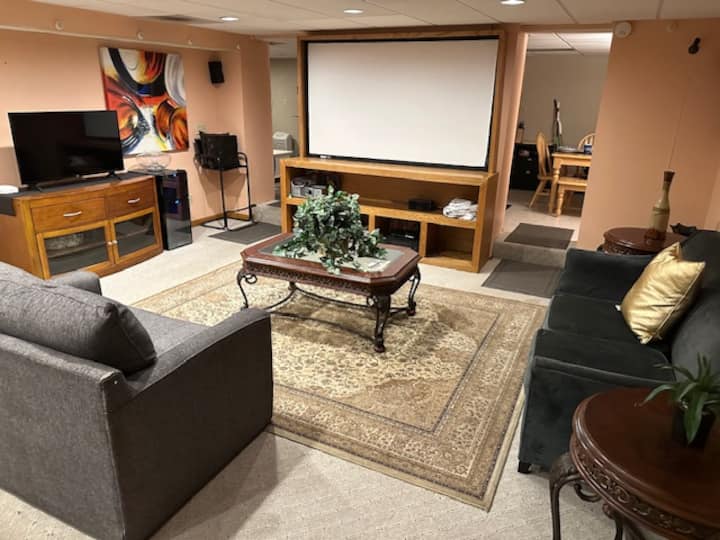 Cozy Lower Level Just Like Home - Sleeping Giant State Park, Hamden