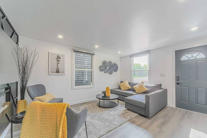 Bright & Renovated 3br/2ba Home In Niagara - Niagara Falls