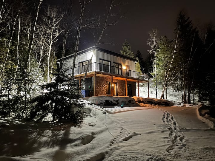 Le Nid - À Travers Les Arbres - Alma, QC, Canada