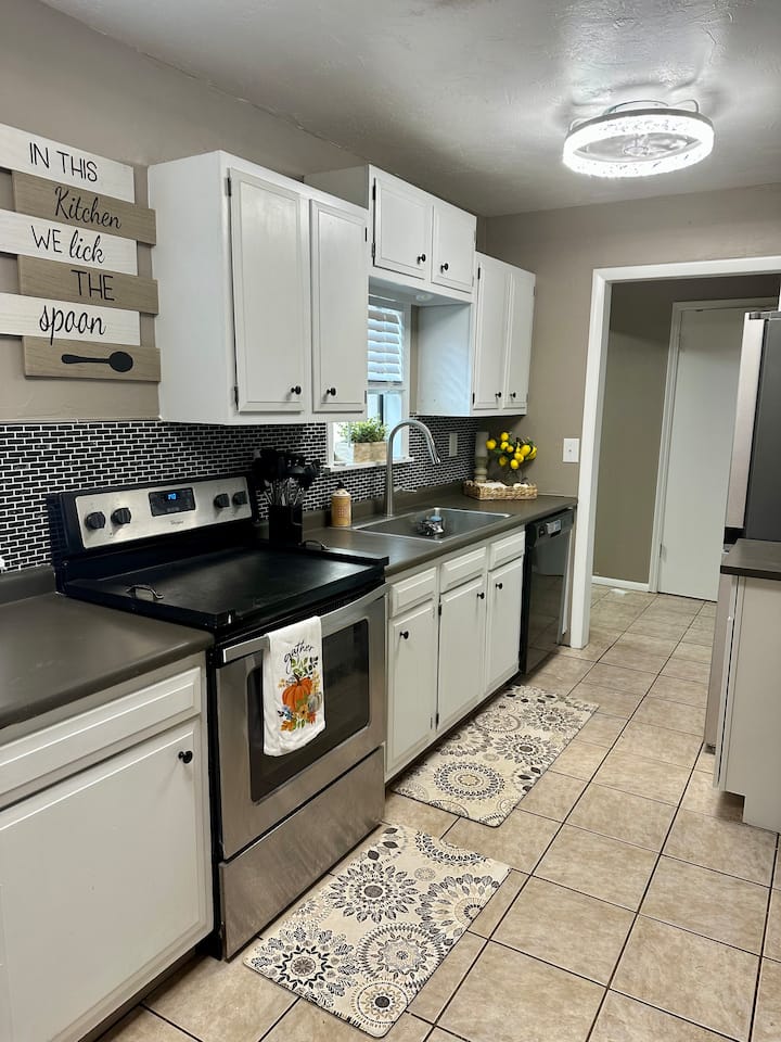 The Bunkhouse – Cowboy Comfort For The Whole Crew - Carl Blackwell Lake, OK