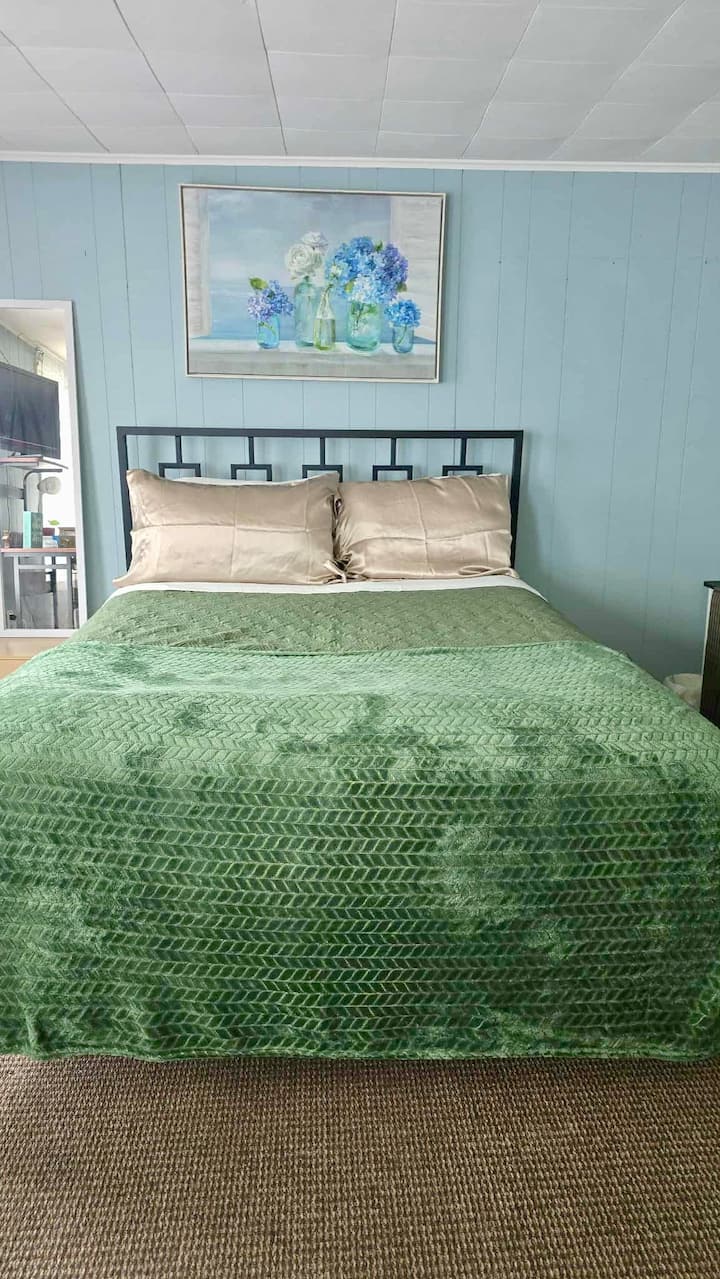 Budget-friendly Minimalist Studio – All-inclusive - Utica, NY