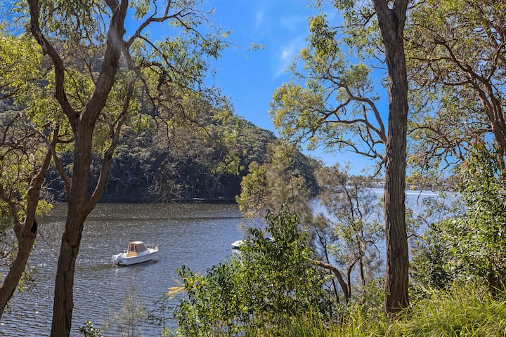 By The Waterside - Horsfield Bay - Gosford