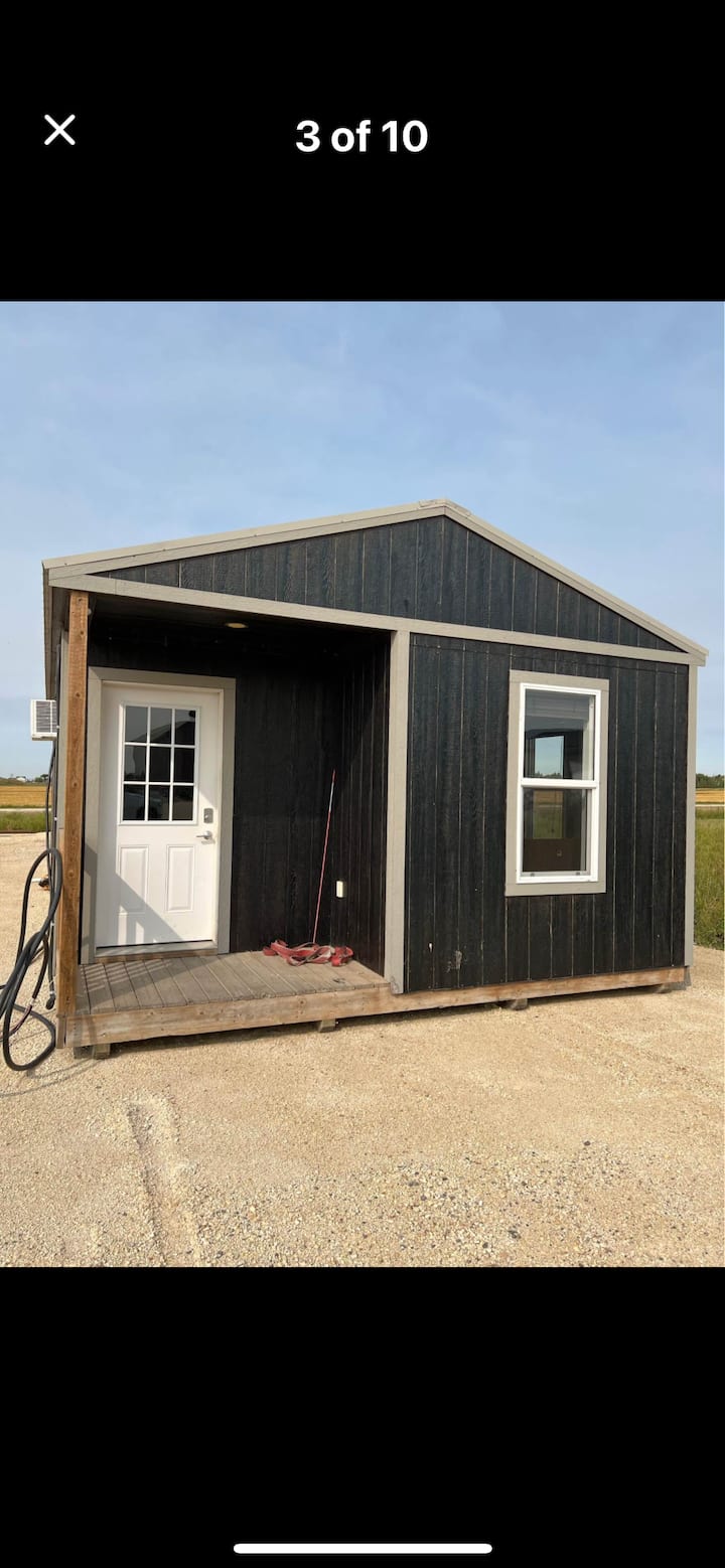 Cozy Retreat With Separate Bedroom & Living Space - Selkirk