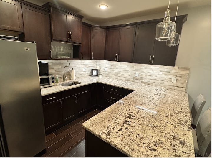 Full Basement Apartment Near Lakepoint And Ksu - Acworth, GA