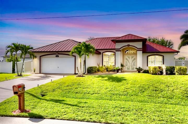 Waterfront Paradise | Private With Heated Pool - Cape Coral, FL