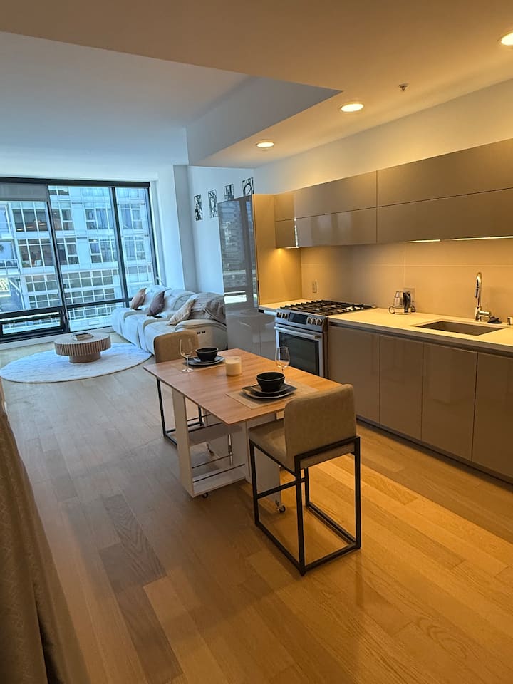 Luxurious La Apartment With Skyline Views - Pasadena, CA