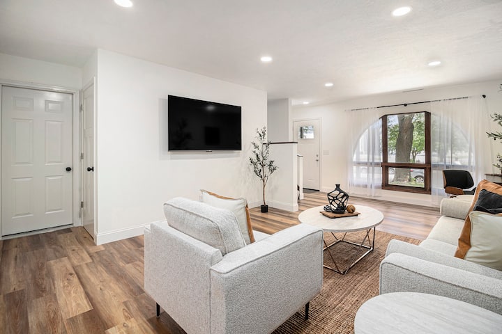 The Olive Branch | Beams & Fireplace | Wine Bar - Grand Falls Casino & Golf Resort®