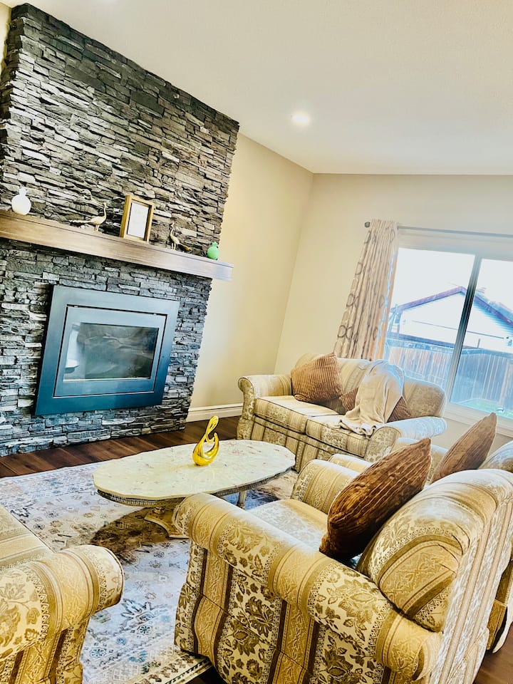 3 Bedroom 3 Beds Beautiful Single Family Home - Edmonton