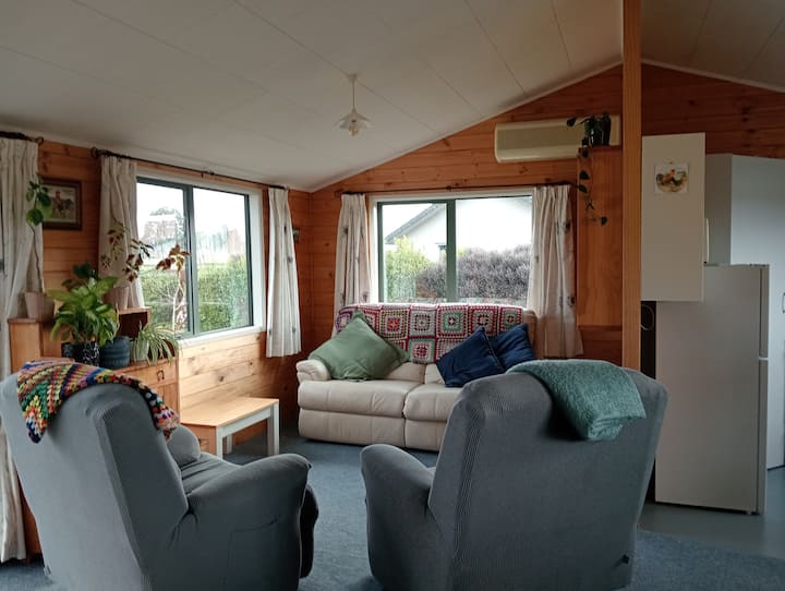Mountain Views On Speight St. - Te Anau