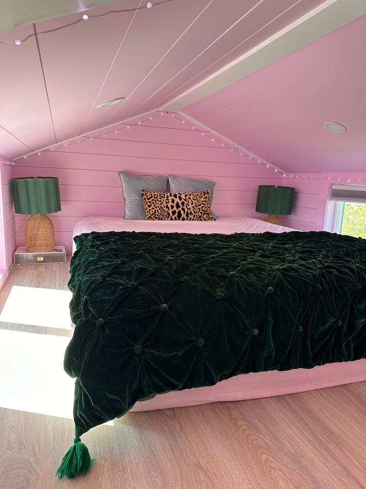 Adorable Pink Tiny House - Private & Pets Ok - Scottsdale, AZ