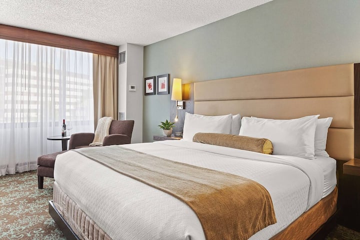 Stamford Ct Comfort · Hotel W/ Pool & Gym - Stamford, CT