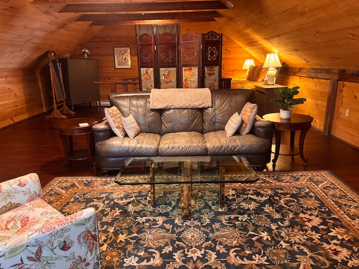 Centrally-located Victorian Carriage House - Middlebury, VT