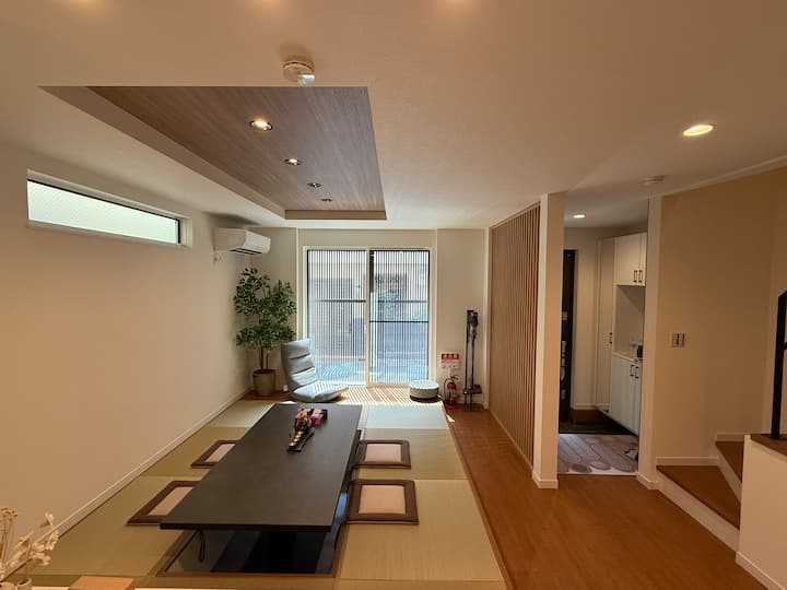 全新独栋别墅、地铁Jr近铁三条线步行3分钟。地铁线难波5分钟、心斋桥10分钟。 - Japan