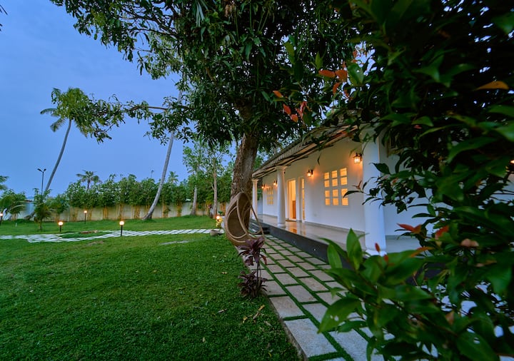 Private Lake View Villa | Pet & Event Friendly - Kollam