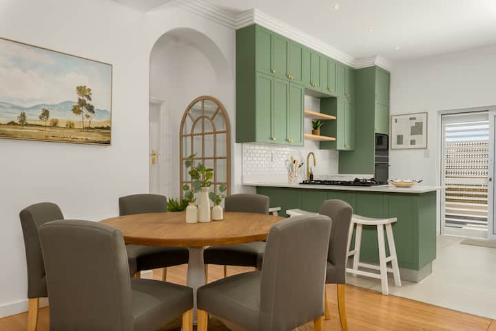 Contemporary Green Point | Calm, Exclusive Stay - Cape Town