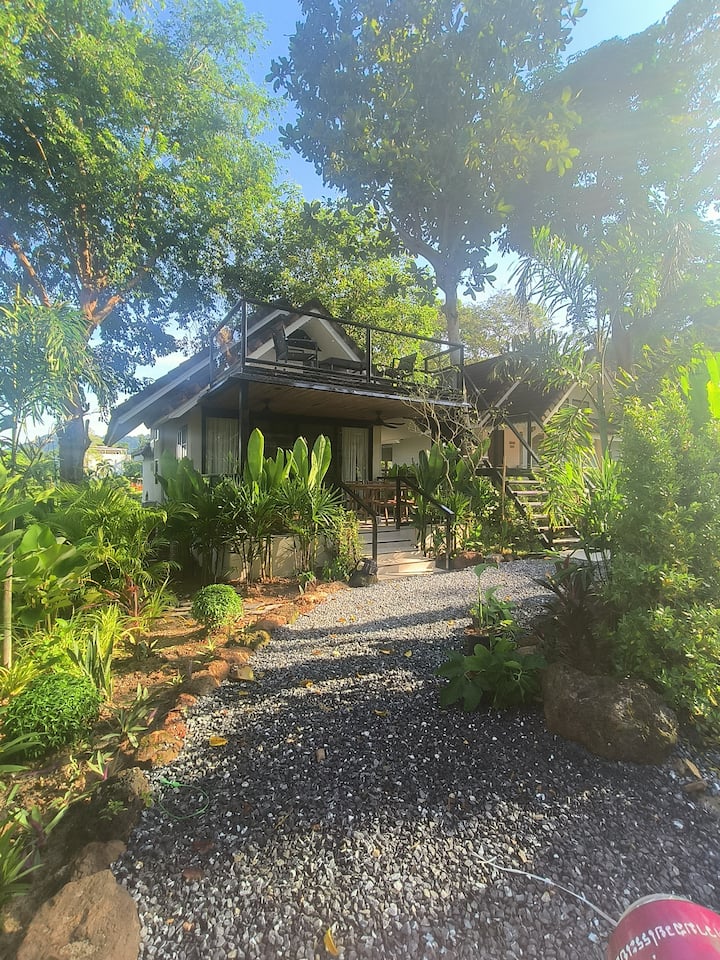 Tropical Retreat With Sea View - Centrally Located - Ko Lanta