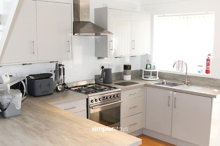 Driveway Parking | Families | Long Stay Discounts - Newcastle-under-Lyme