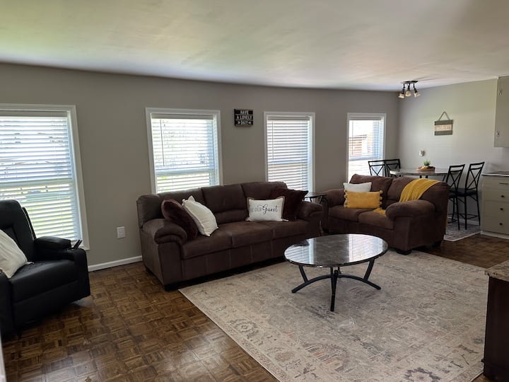 Serene Safe Clean House In A Quiet Neighborhood - Seneca Falls, NY