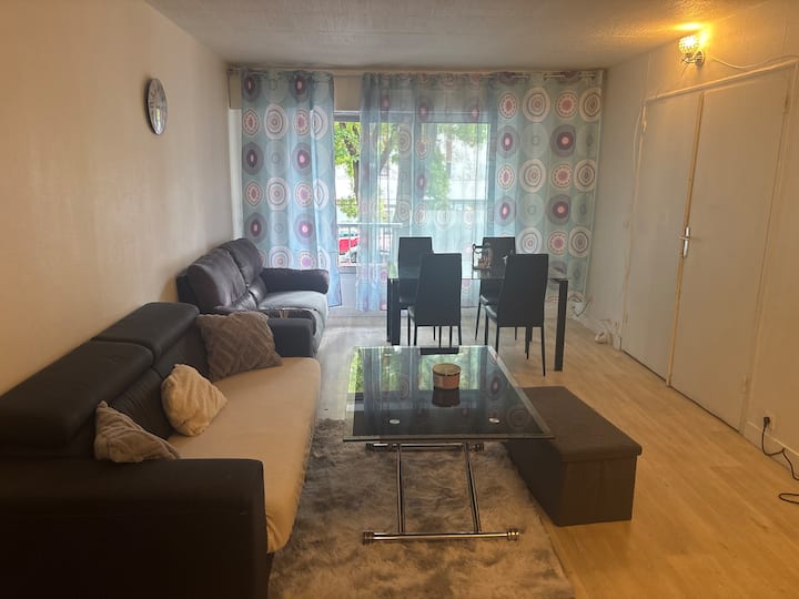 F2 Spacieux Idéal Pour 2 Personnes En Couple - Paris